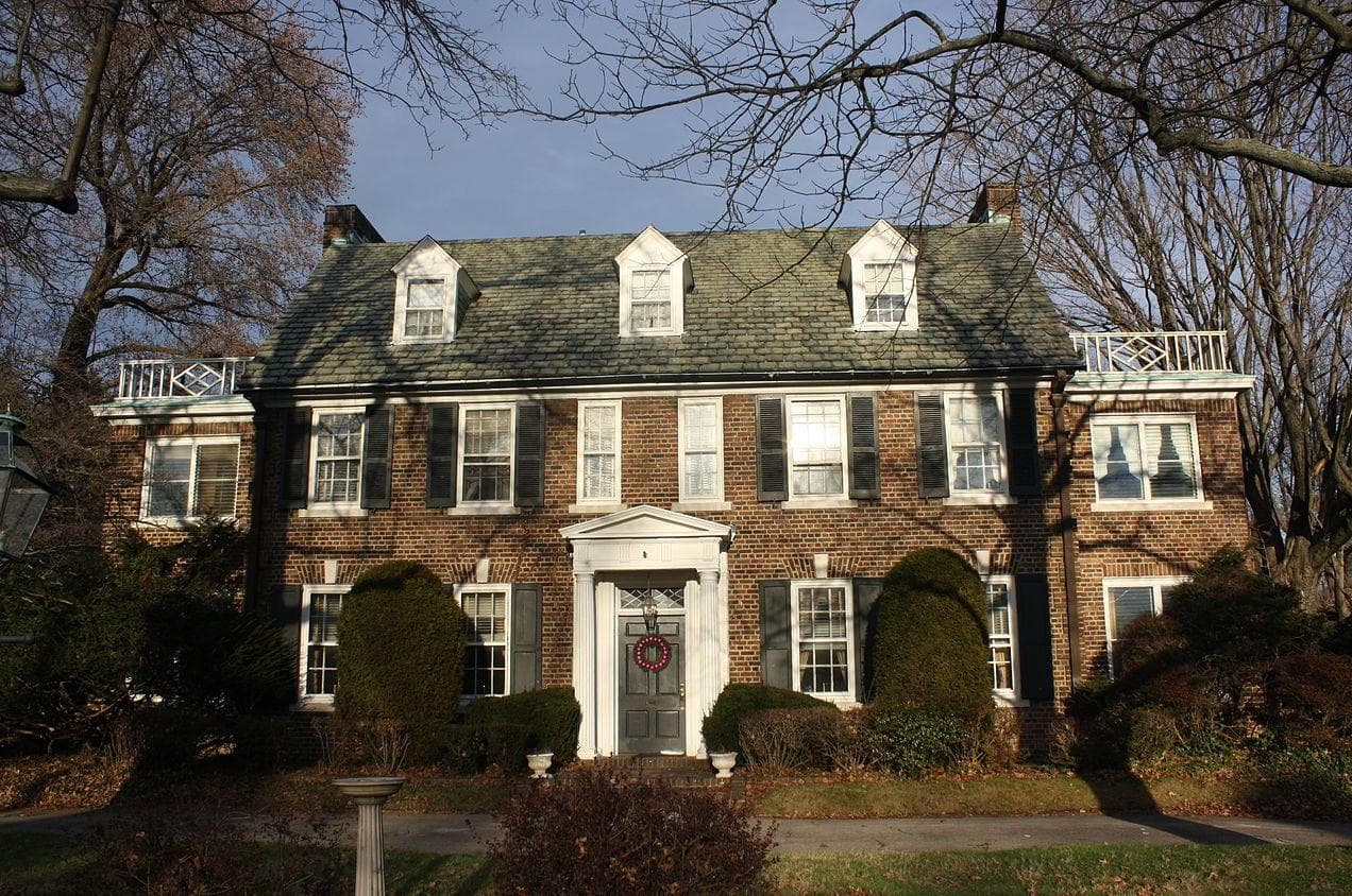 10 Weird Stories About Hollywood Starlet Grace Kelly's Family