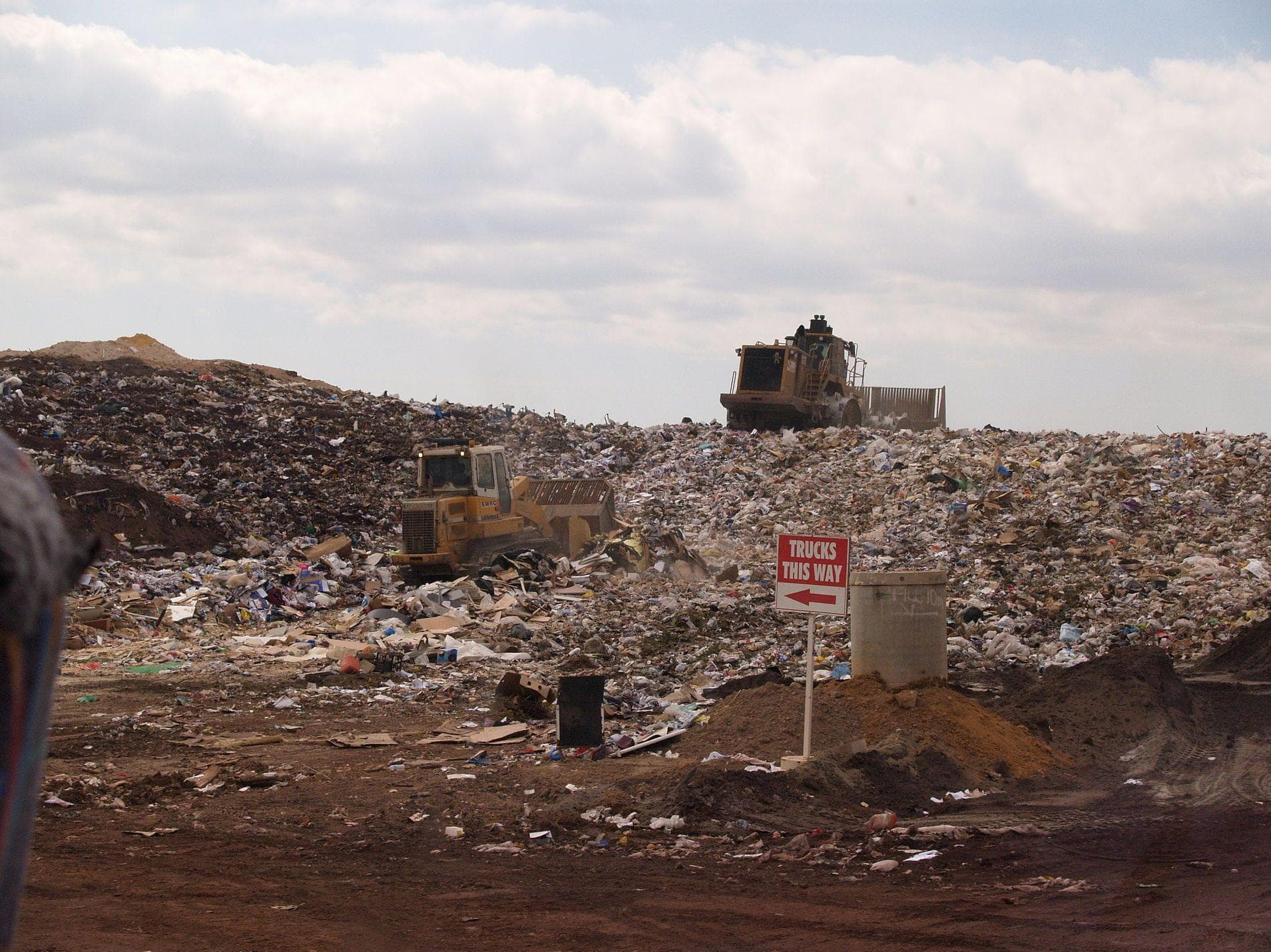 How Nearly 1 Million Unsold Atari Games Ended Up In A Landfill In New ...