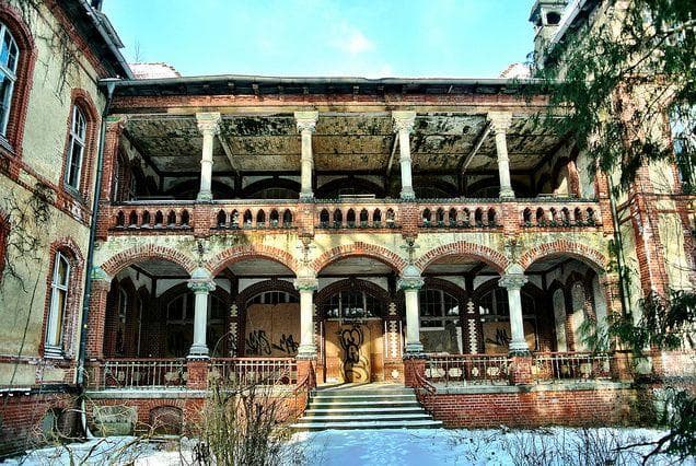 The Terrifying Beelitz-Heilstatten Hospital Is Allegedly Haunted By The ...