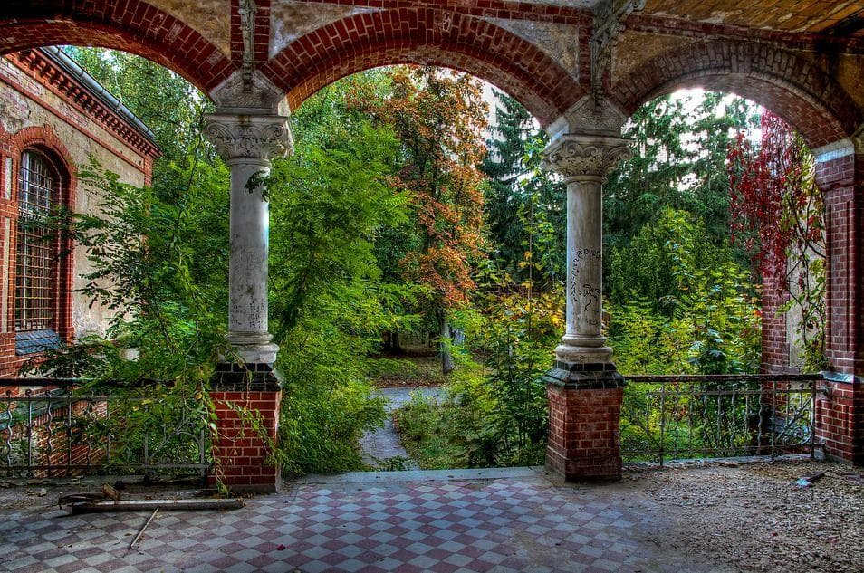 The Terrifying Beelitz-Heilstatten Hospital Is Allegedly Haunted By The ...