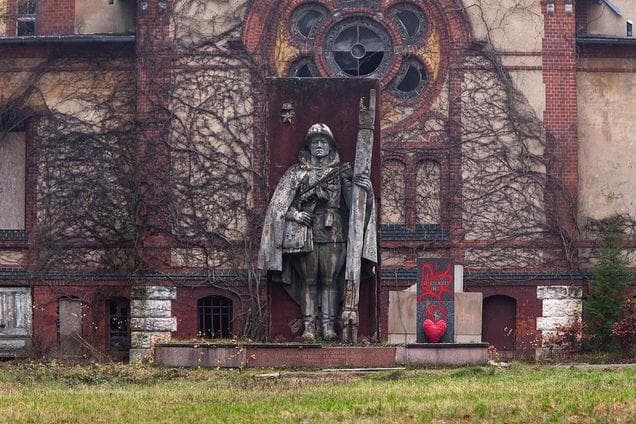 The Terrifying Beelitz-Heilstatten Hospital Is Allegedly Haunted By The ...