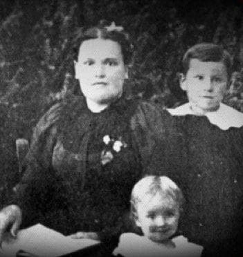 Long Before KFC, Colonel Sanders Was A Shotgun-Toting Hellraiser