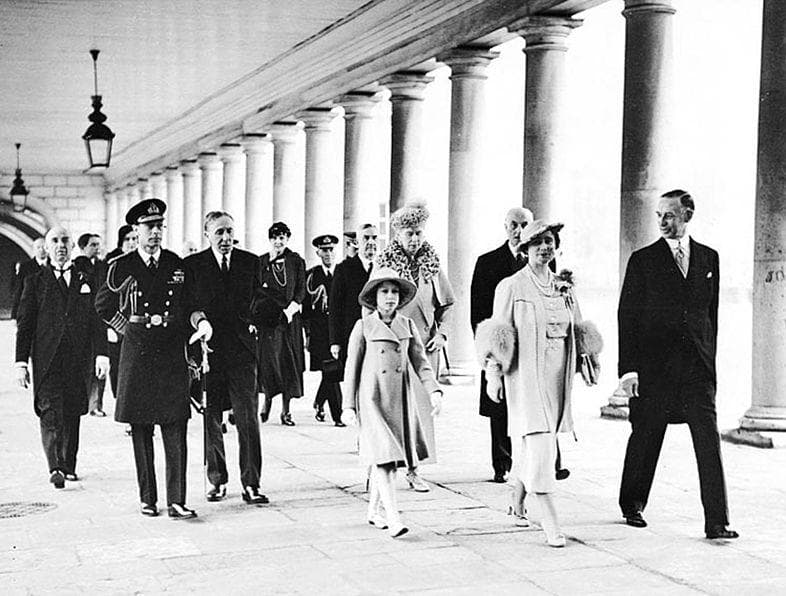 All Of The Royal Details Revealed In Margaret Rhodes's Memoir 'The ...