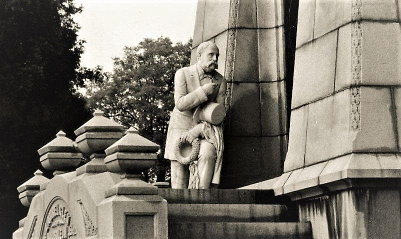 The 18 Weirdest Monuments In The United States