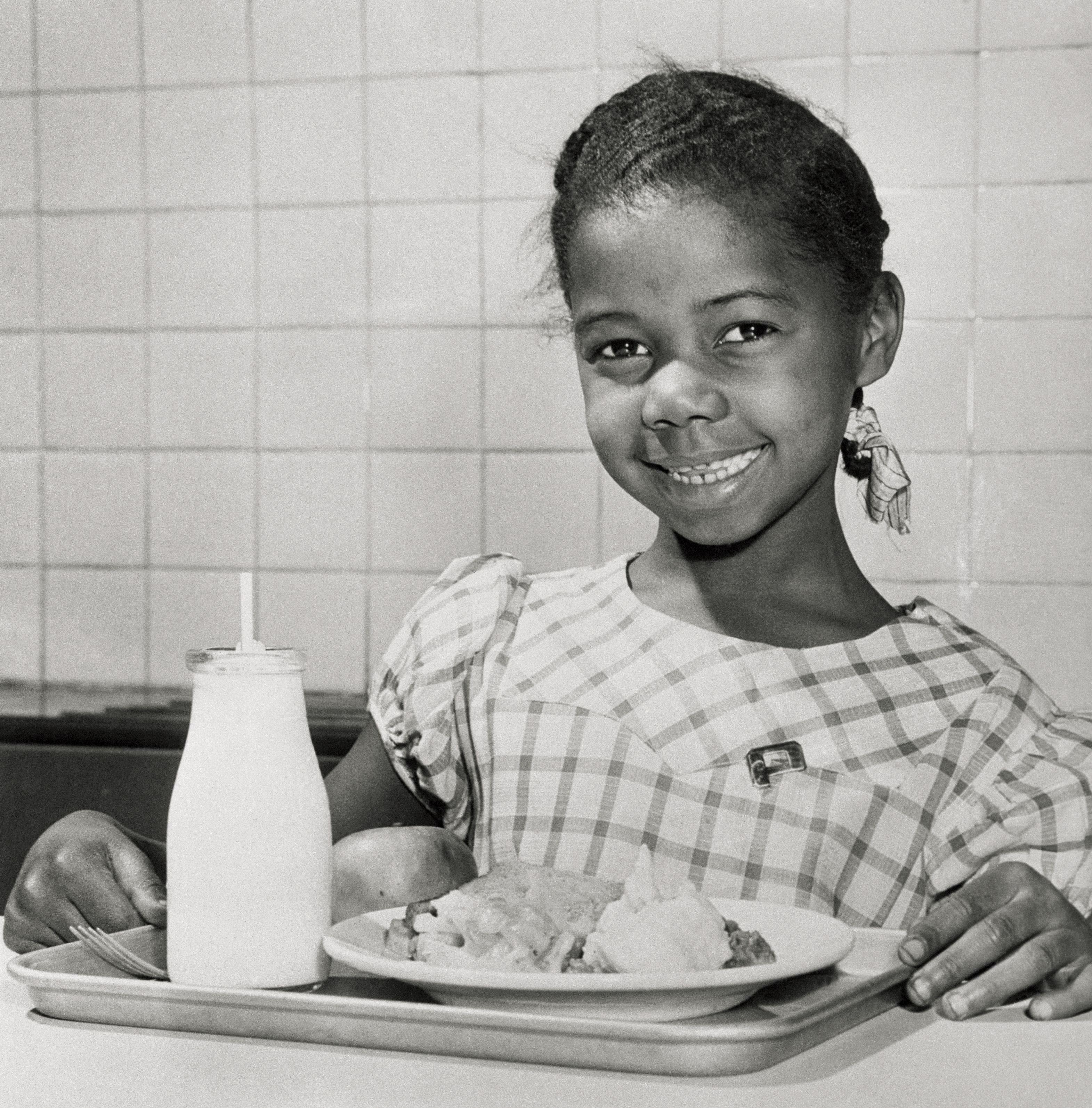 Here's What School Lunches Used To Look Like (22 Photos)