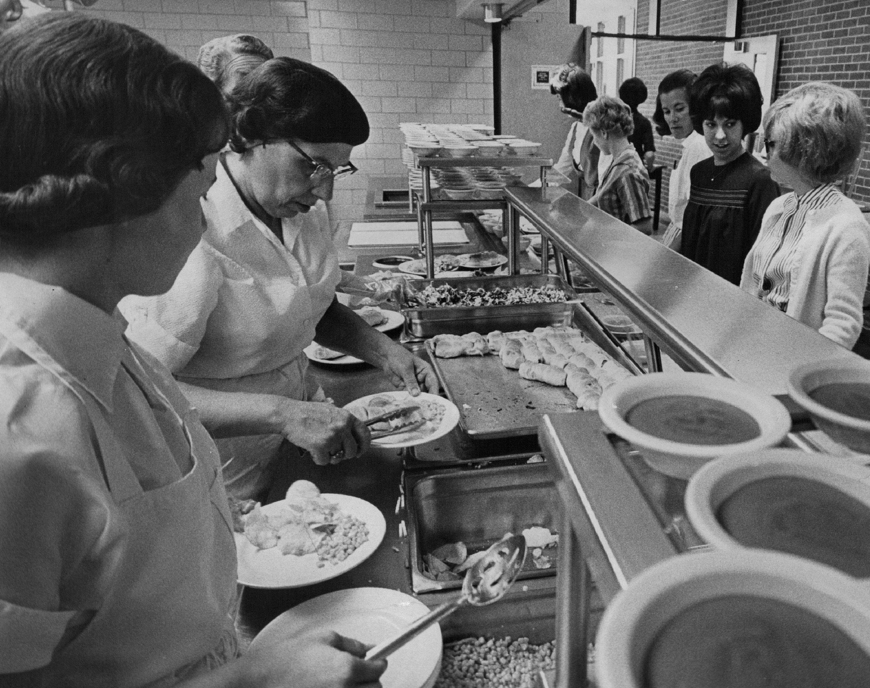 Here's What School Lunches Used To Look Like (22 Photos)
