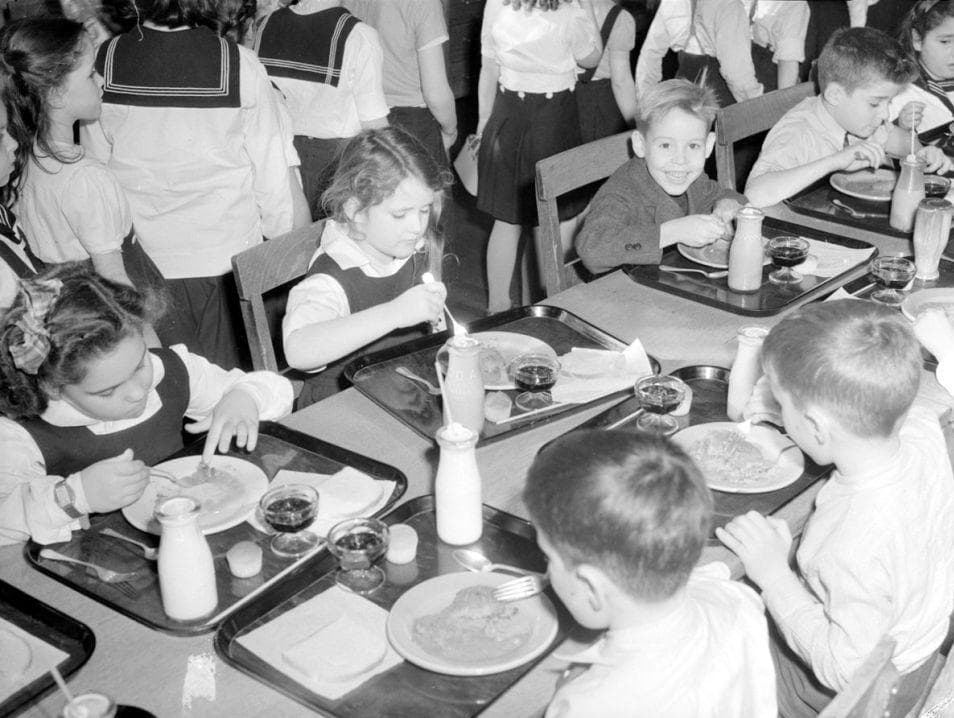 Here's What School Lunches Used To Look Like (22 Photos)