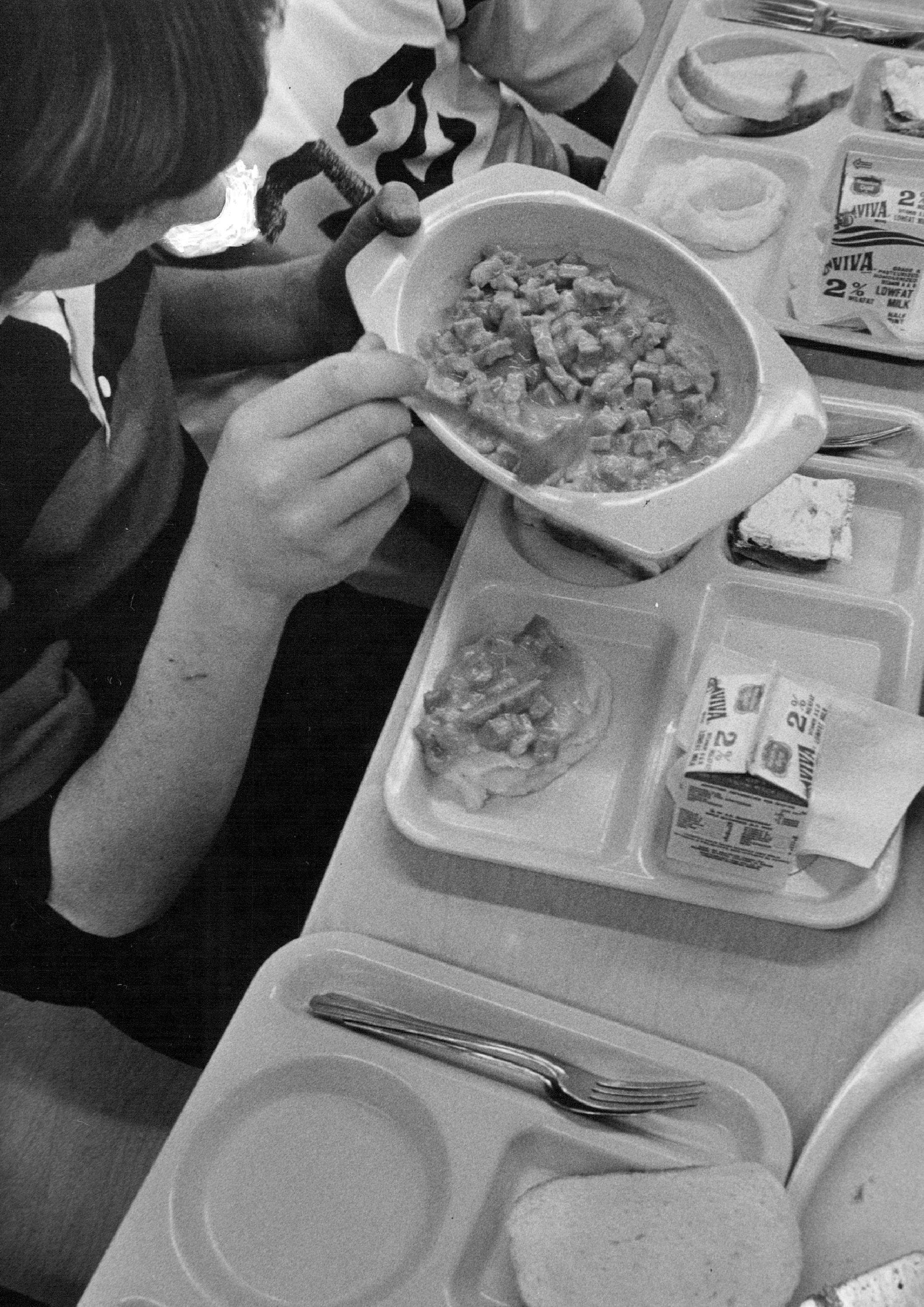 Here's What School Lunches Used To Look Like (22 Photos)