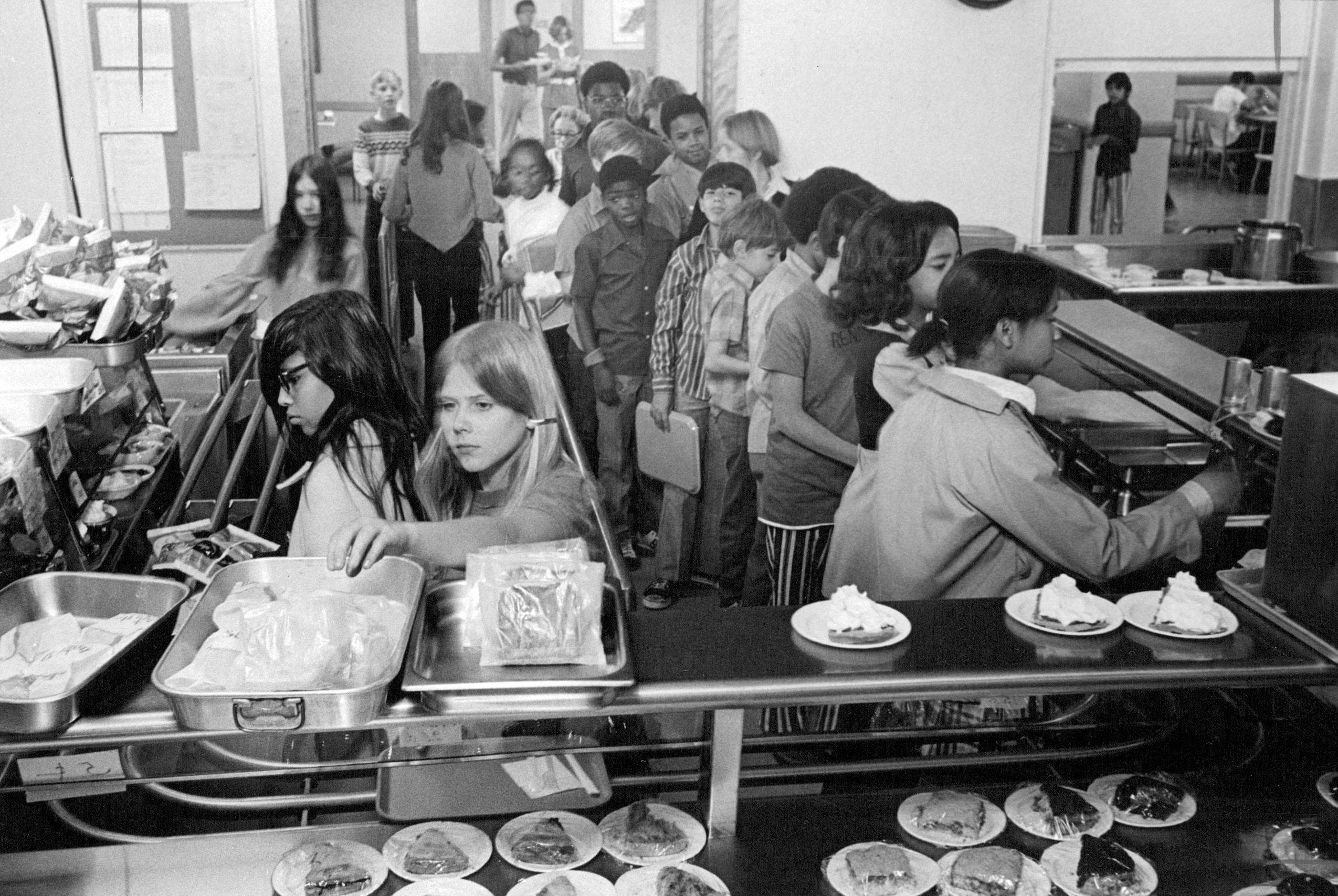Here's What School Lunches Used To Look Like (22 Photos)