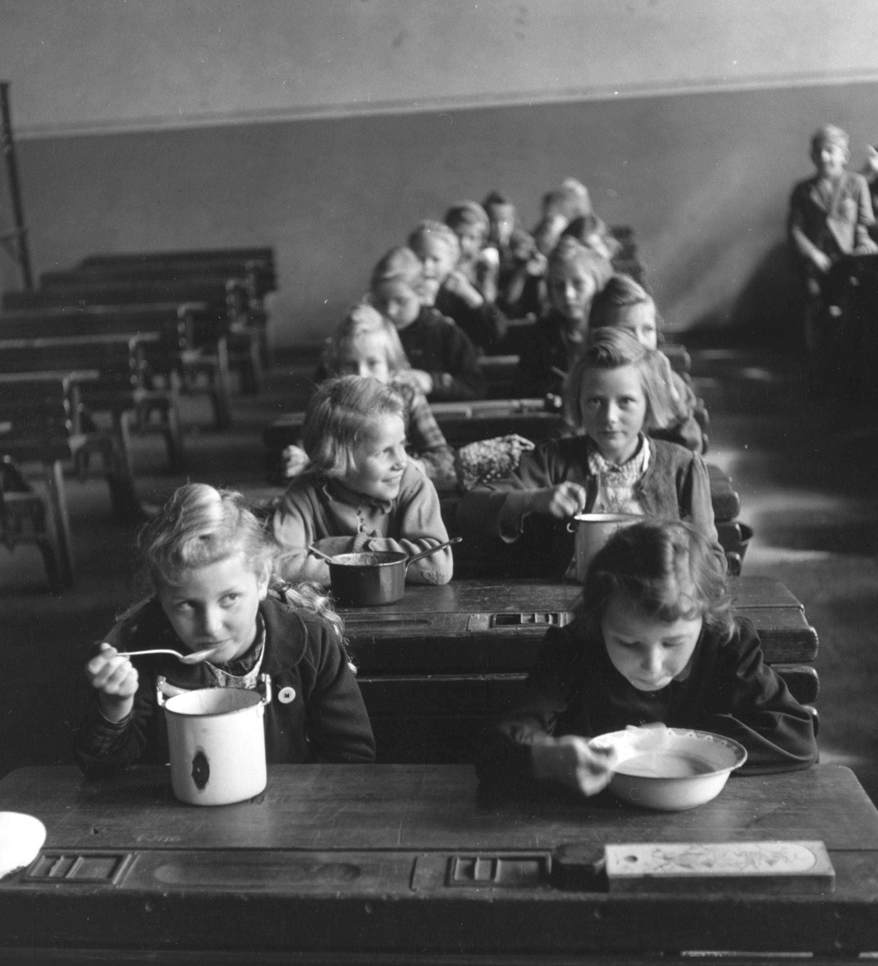 Here's What School Lunches Used To Look Like (22 Photos)