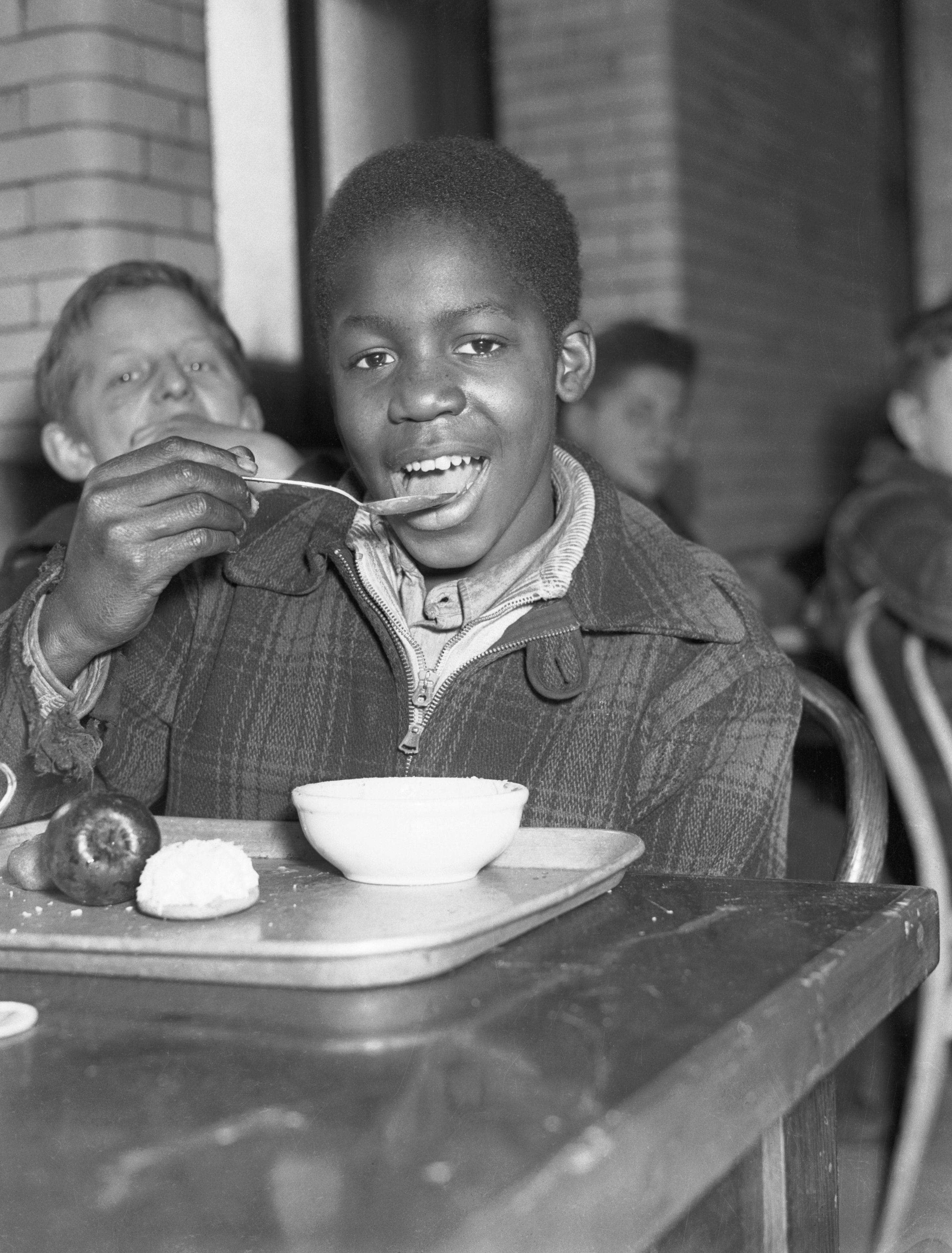 Here's What School Lunches Used To Look Like (22 Photos)