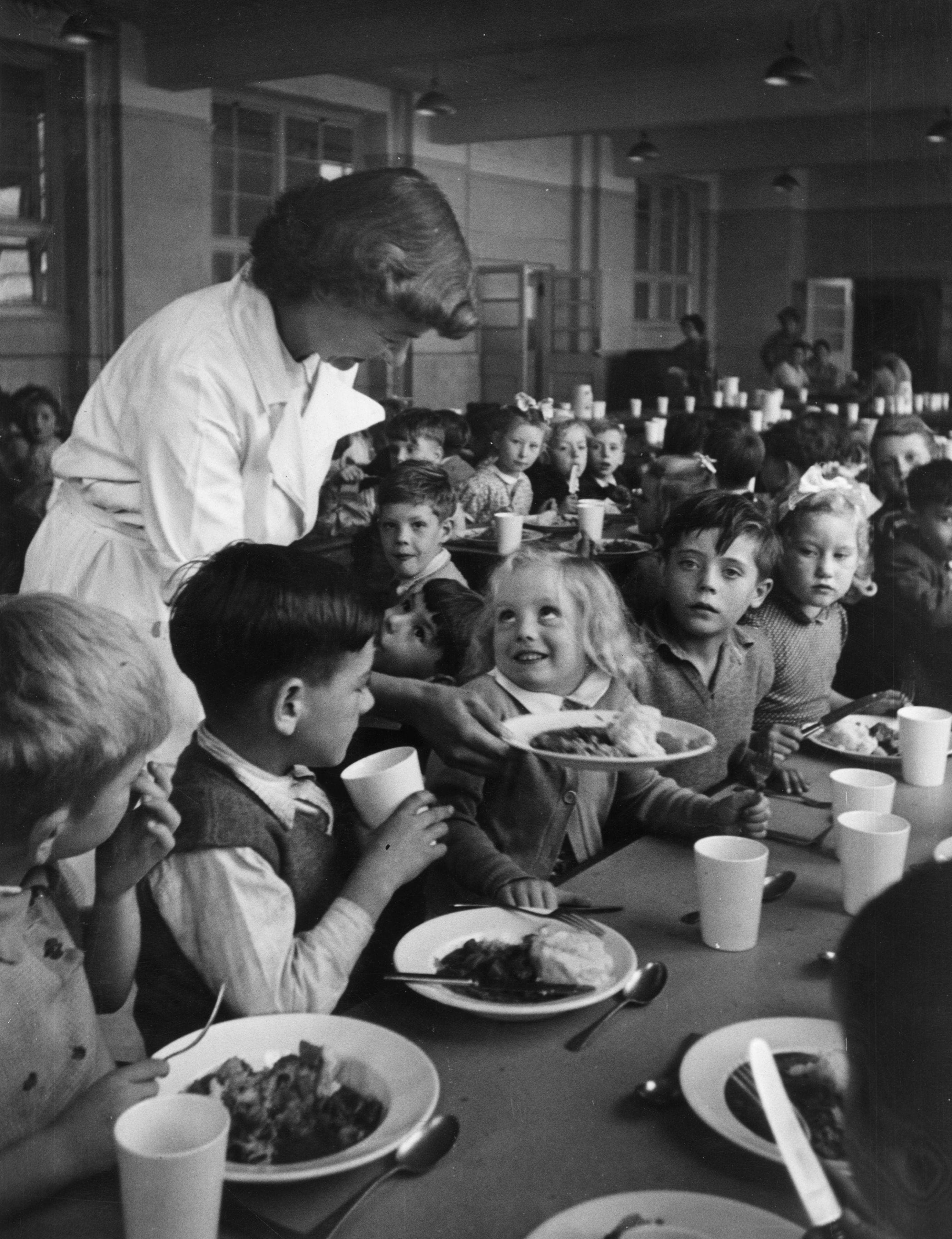 Here's What School Lunches Used To Look Like (22 Photos)