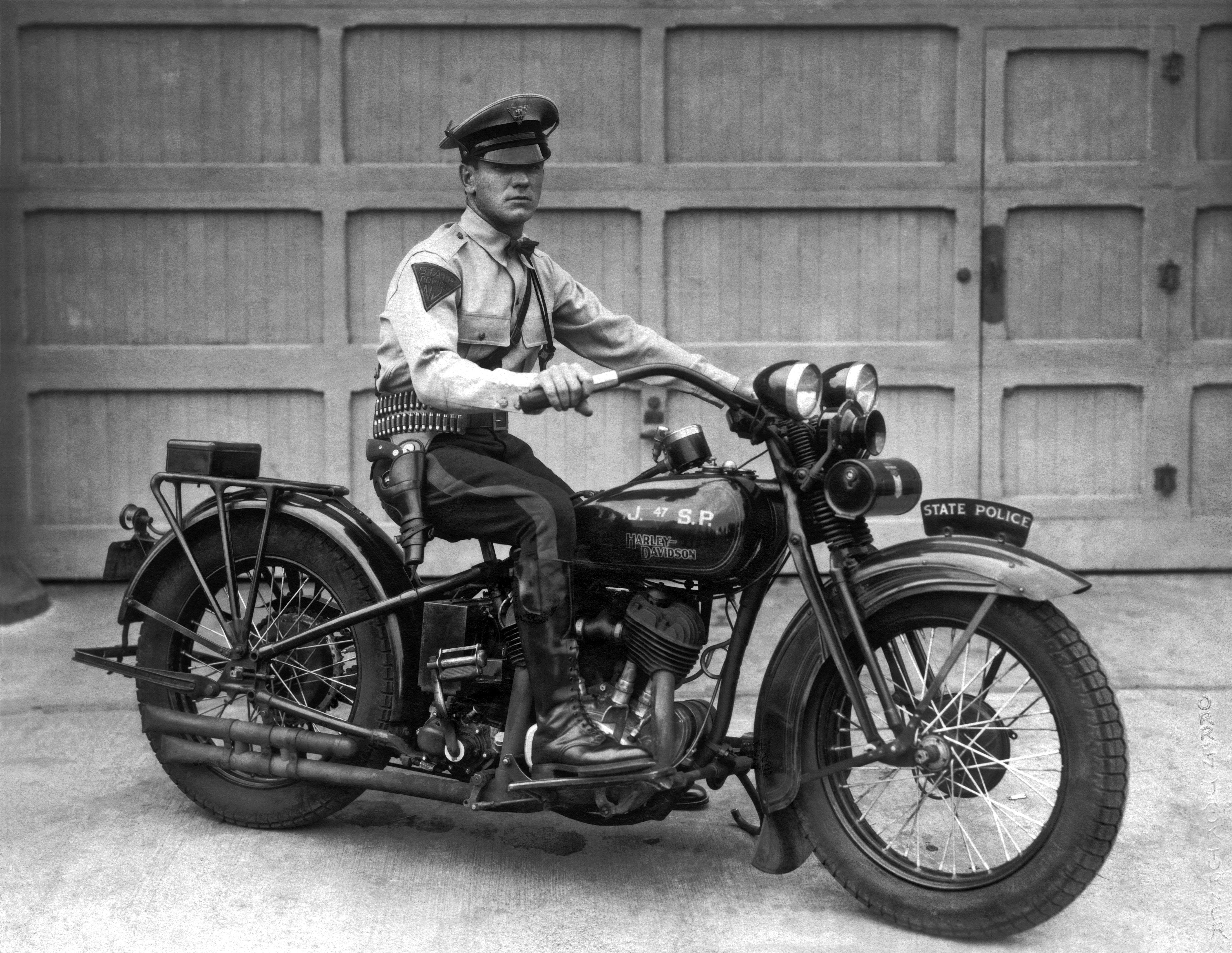 What US Police Officers Looked Liked Throughout History (23 Photos)