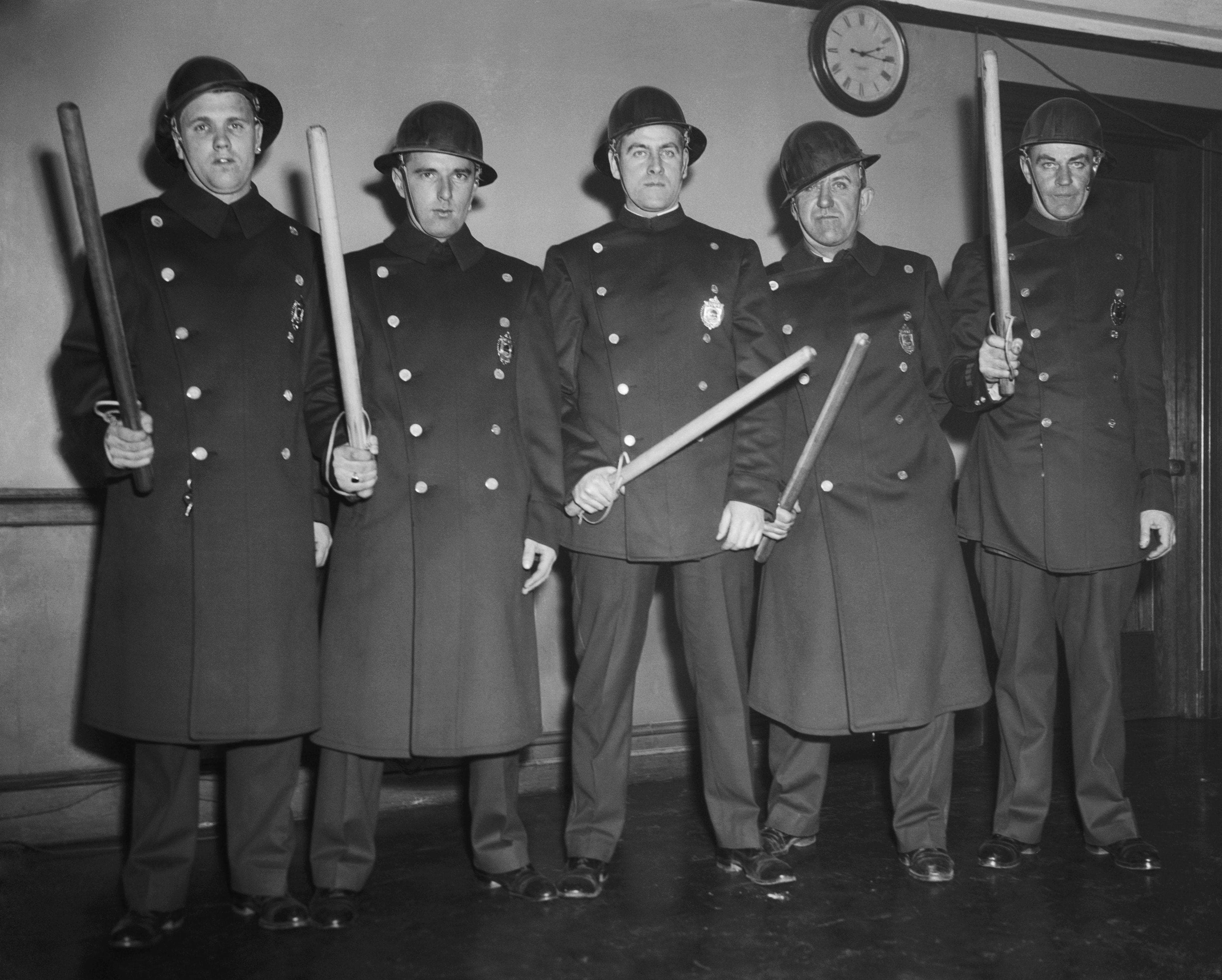 What US Police Officers Looked Liked Throughout History (23 Photos)