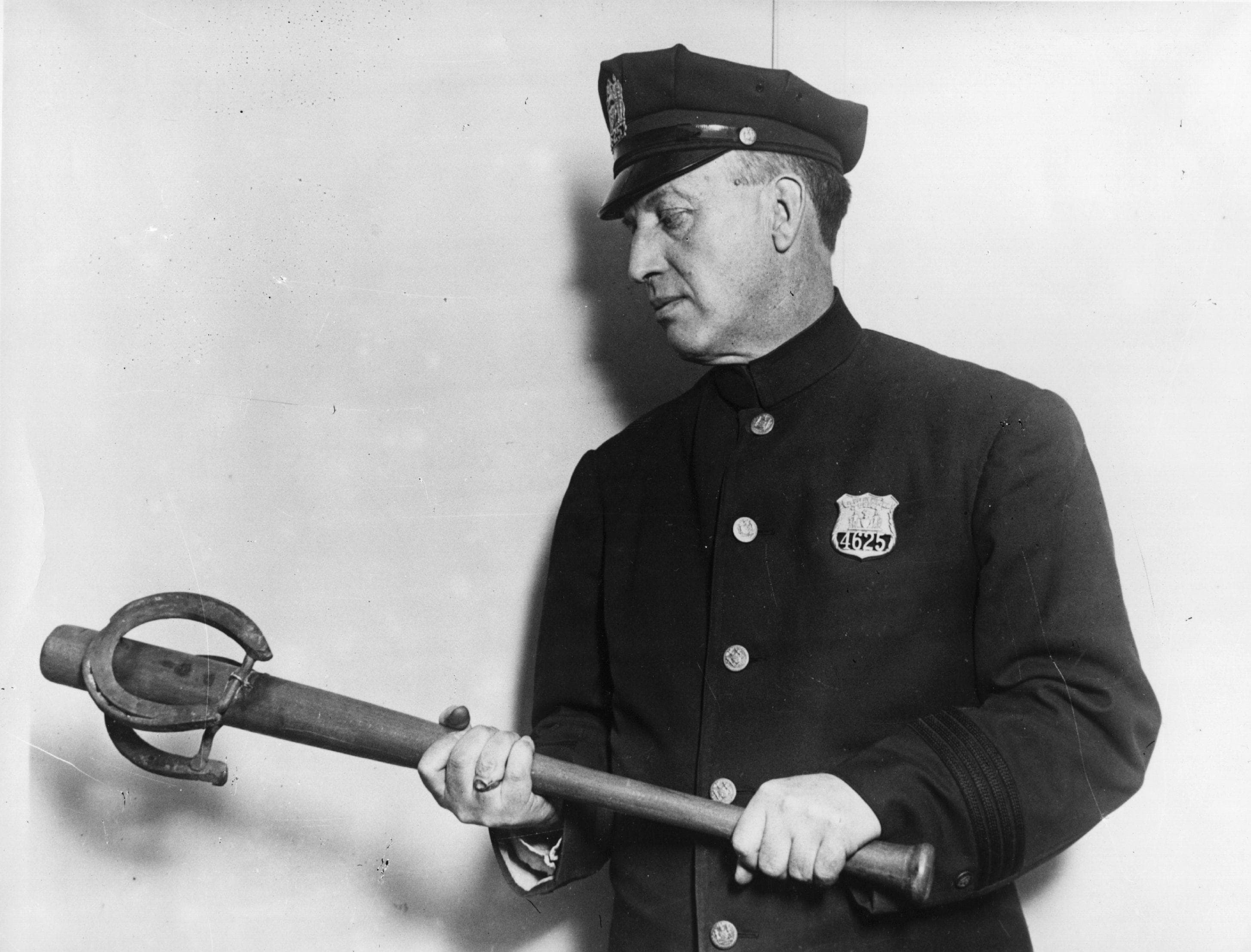 What US Police Officers Looked Liked Throughout History (23 Photos)