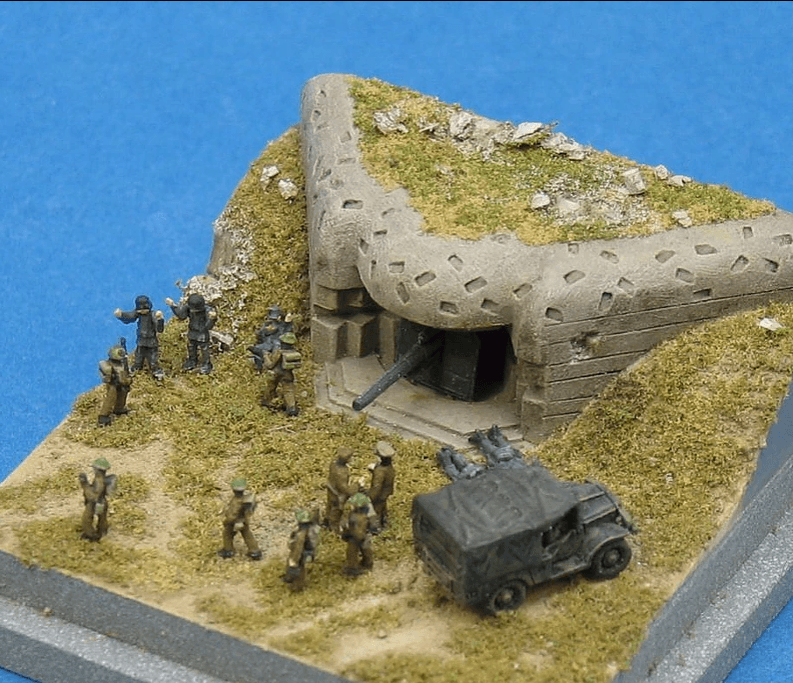 This Artist Creates Fascinating Miniature Sculptures Of The Horrors Of ...