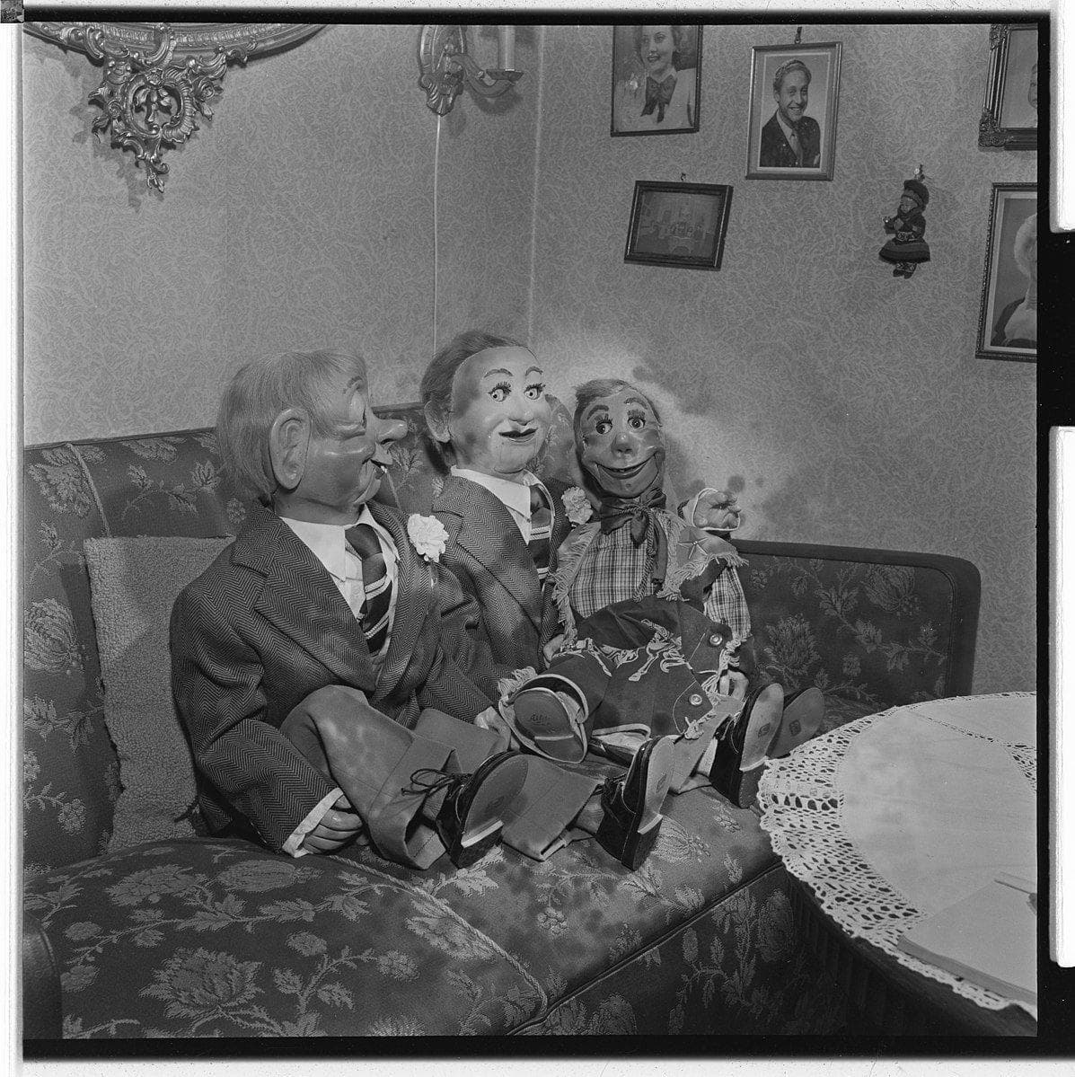 29 Creepy Ventriloquist Dummy Pictures That Will Haunt Your Dreams