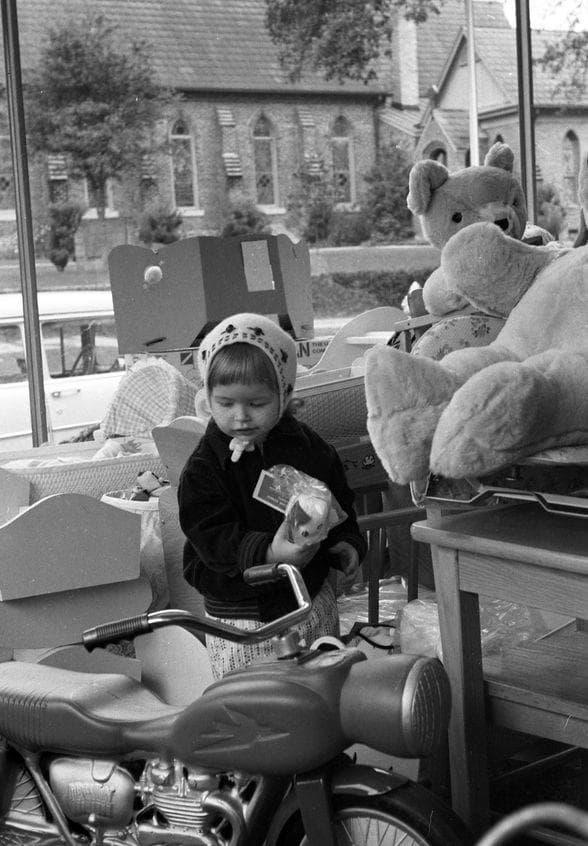What Toy Stores Of The Past Looked Like Compared To Now