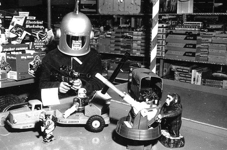 What Toy Stores Of The Past Looked Like Compared To Now