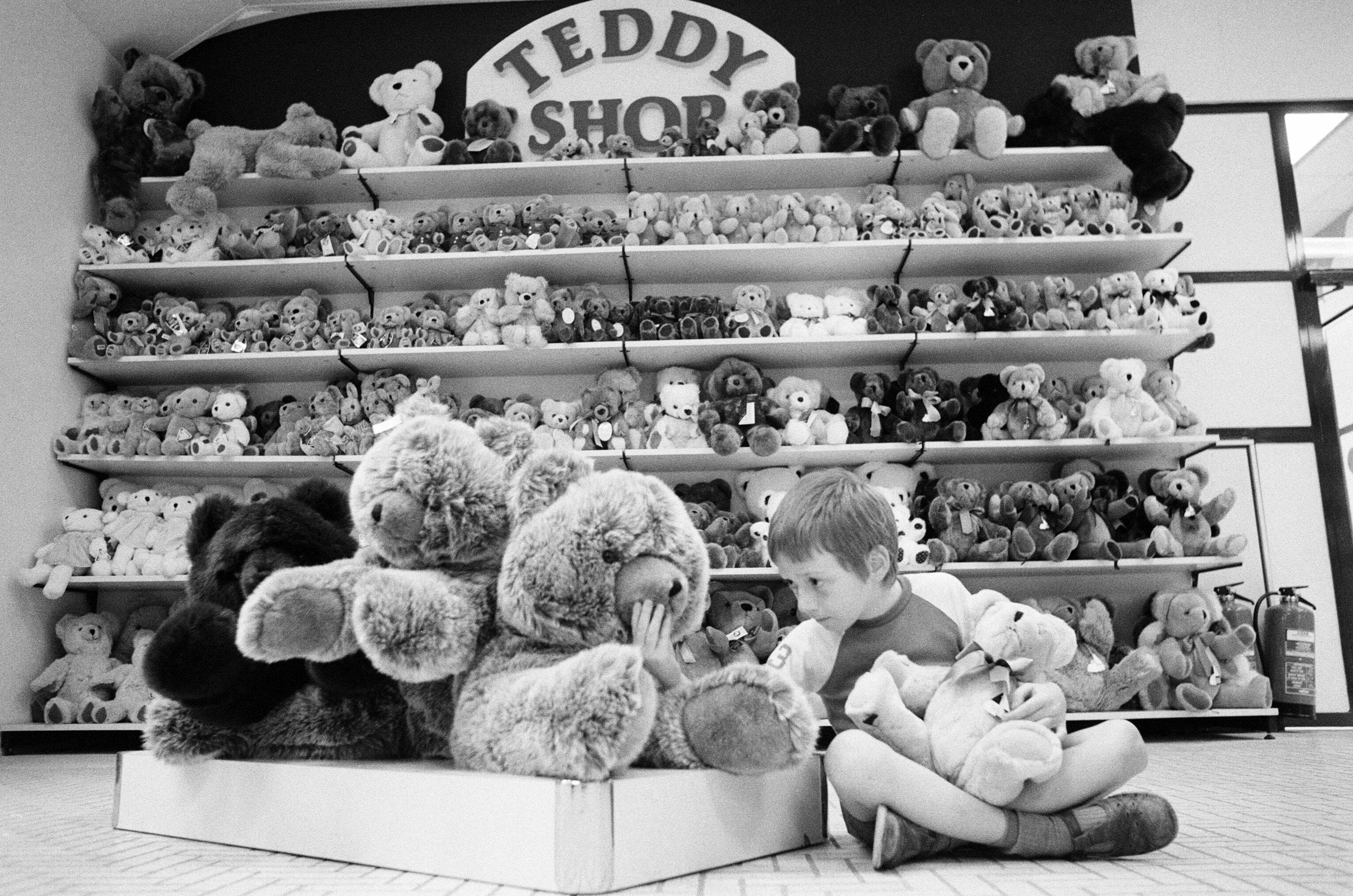 What Toy Stores Of The Past Looked Like Compared To Now