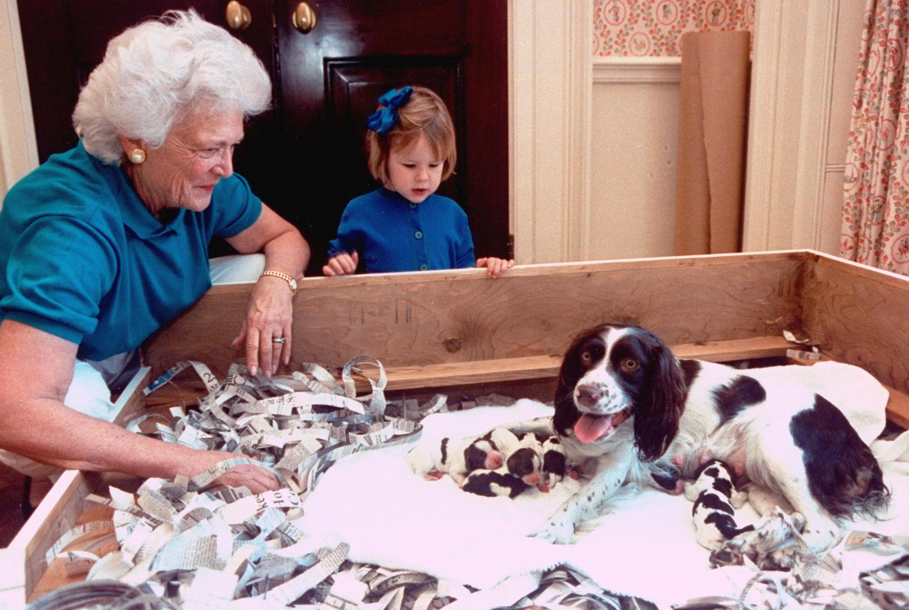 16 Behind-The-Scenes Photos Of The Bush Family