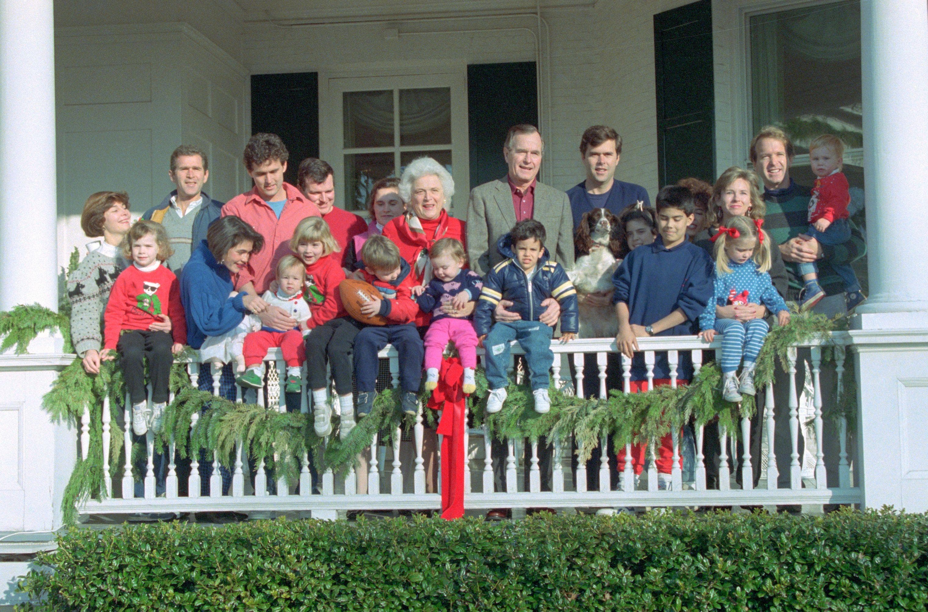 16 Behind-The-Scenes Photos Of The Bush Family