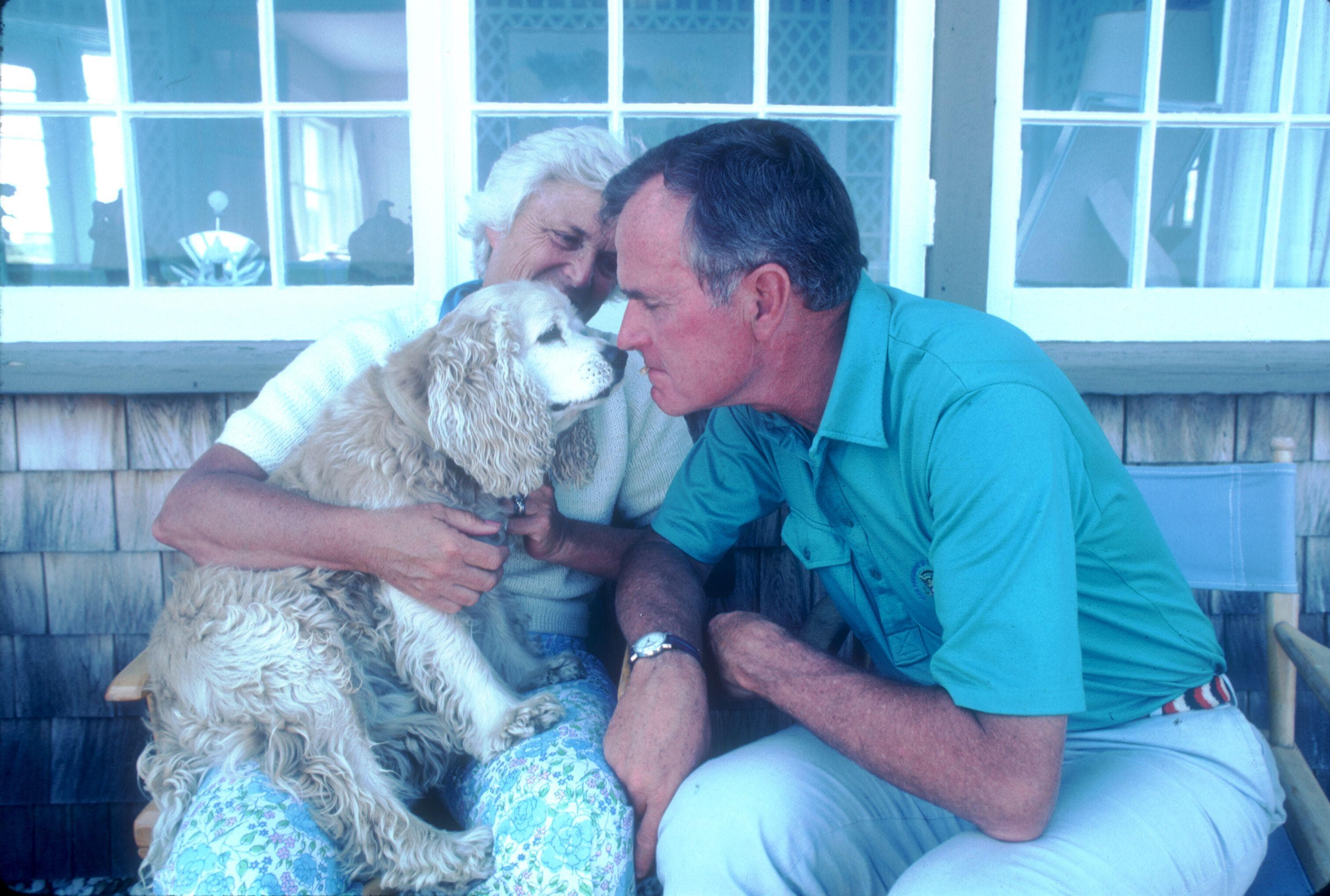 16 Behind-The-Scenes Photos Of The Bush Family