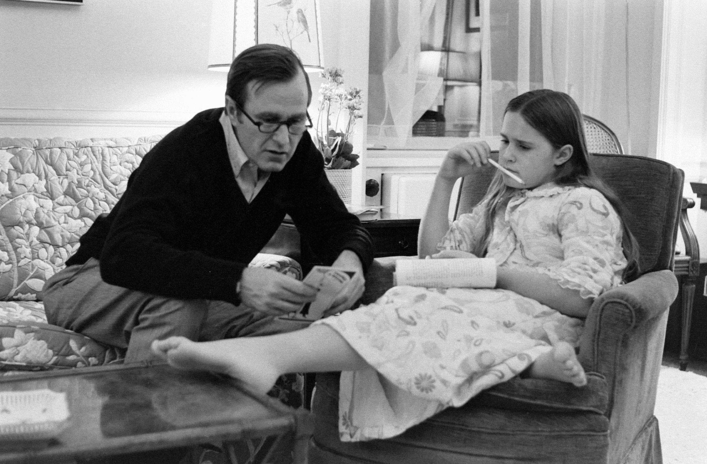 16 Behind-The-Scenes Photos Of The Bush Family