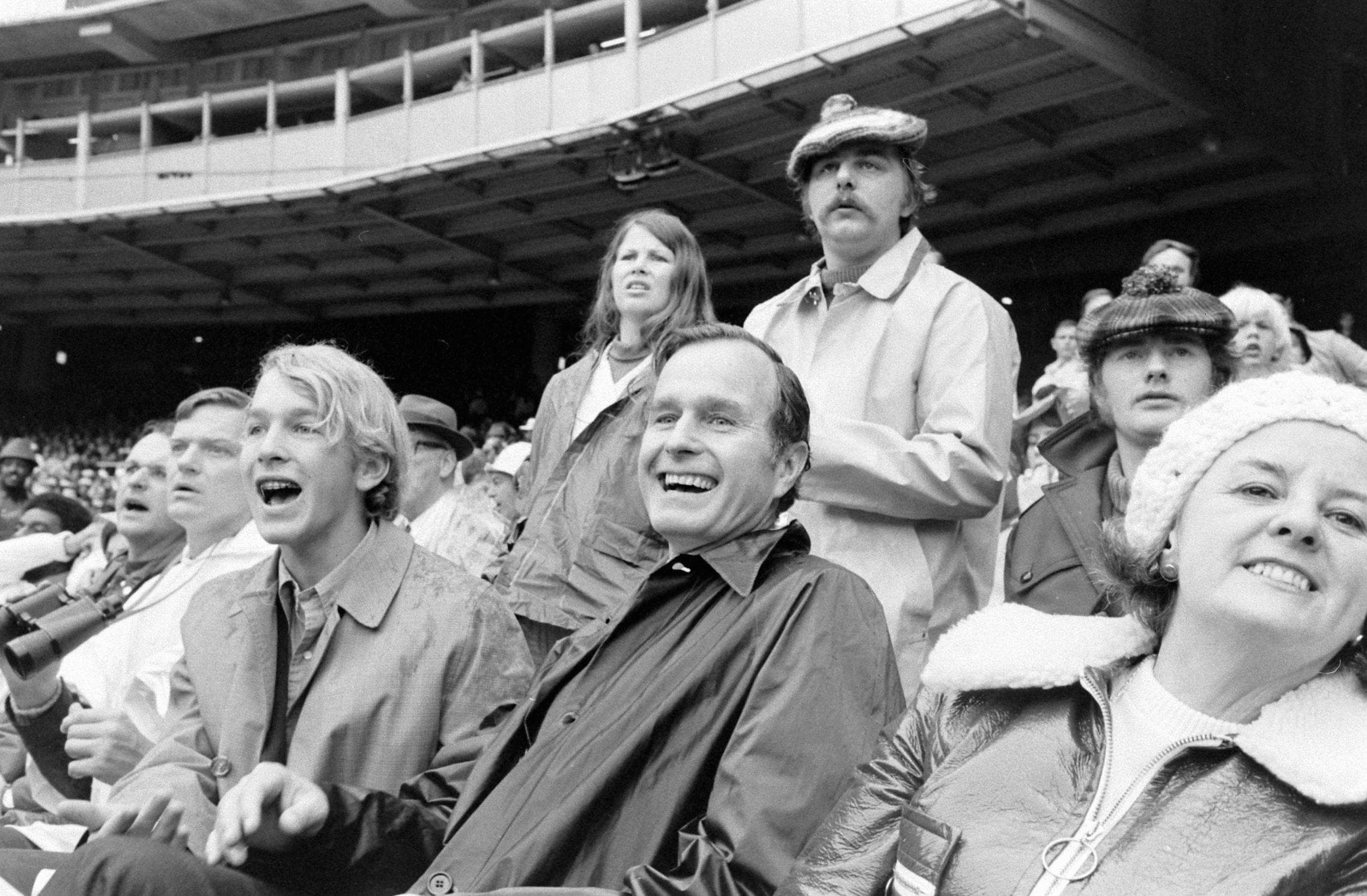 16 Behind-The-Scenes Photos Of The Bush Family