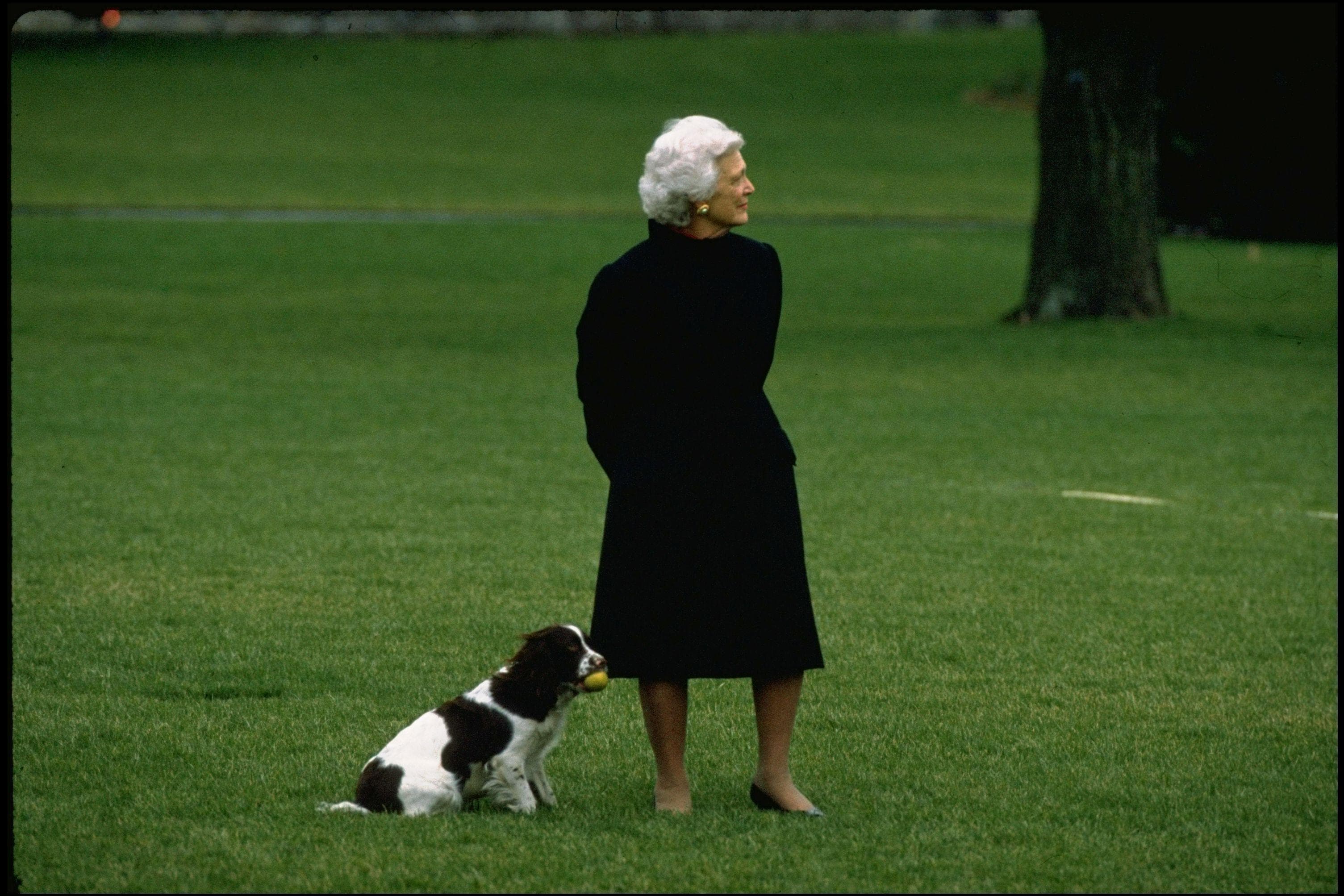 16 Behind-The-Scenes Photos Of The Bush Family