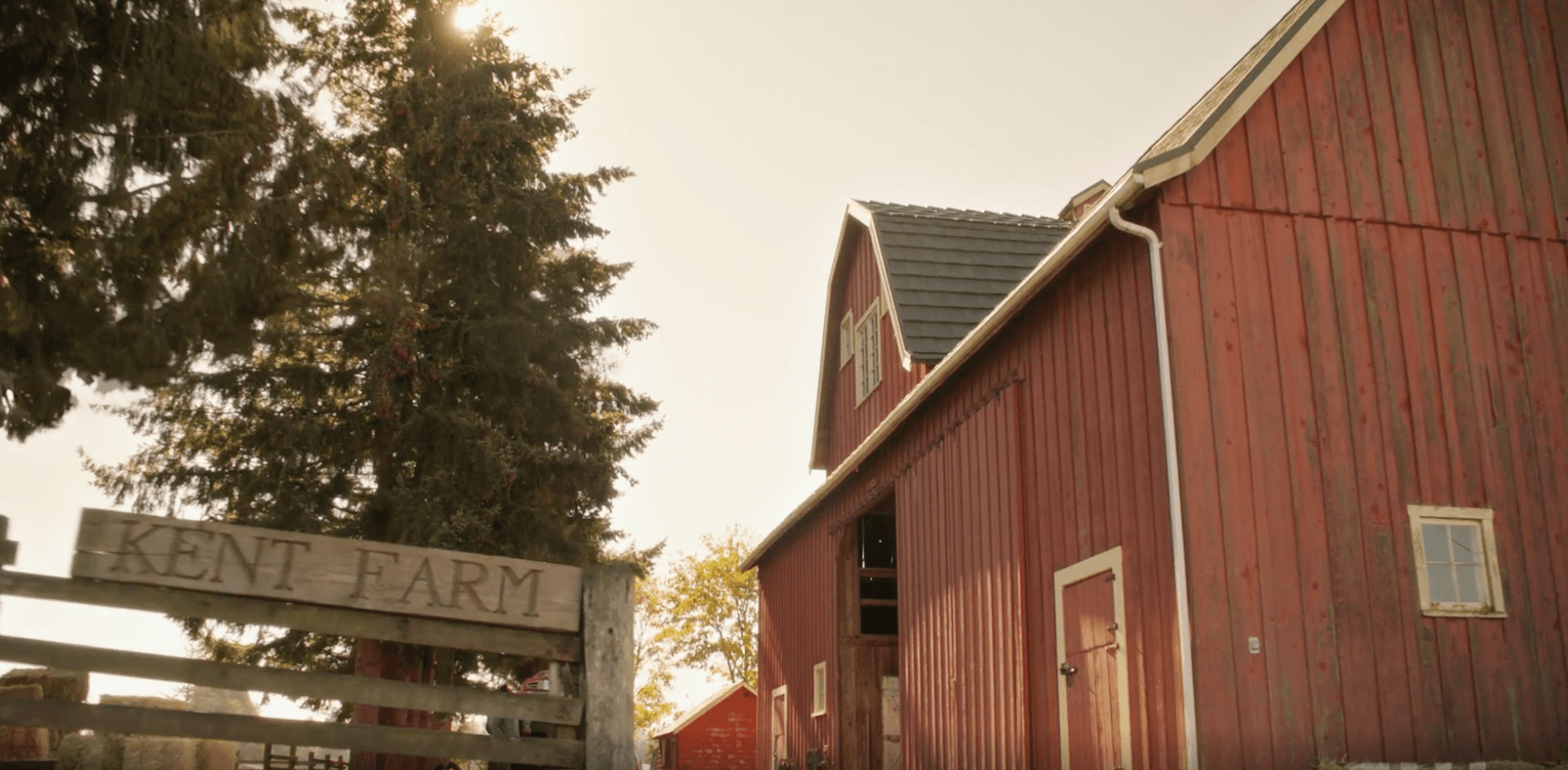 Every Easter Egg In The Arrowverse's "Elseworlds" Crossover