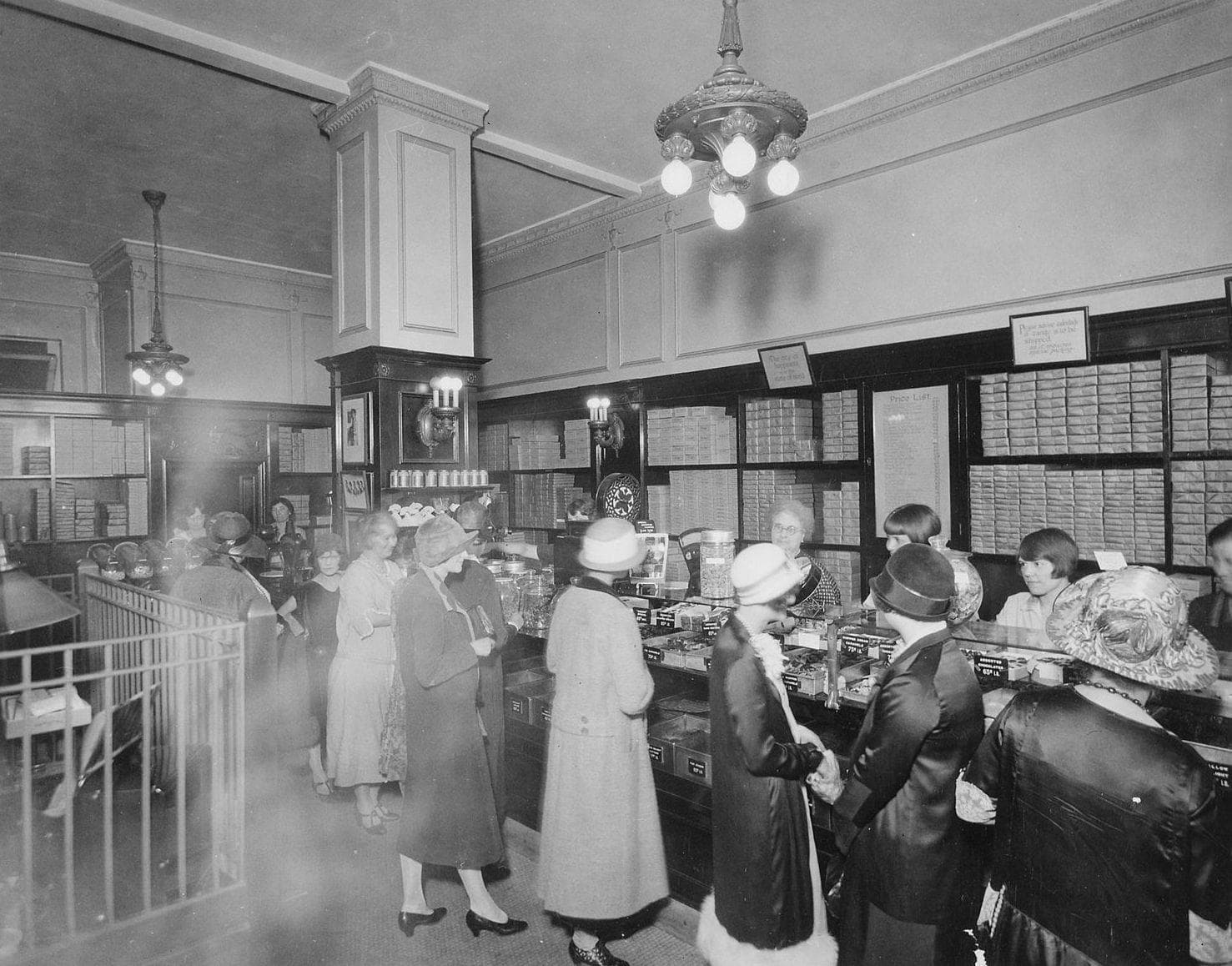 21 Vintage Department Store Photos That Show How They've Changed