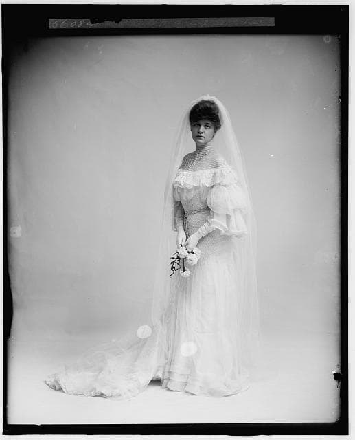 19 Hauntingly Beautiful Turn-Of-The 20th Century Wedding Photos