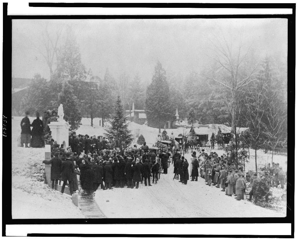 Hauntingly Beautiful Photos From The 19th Century Funerals