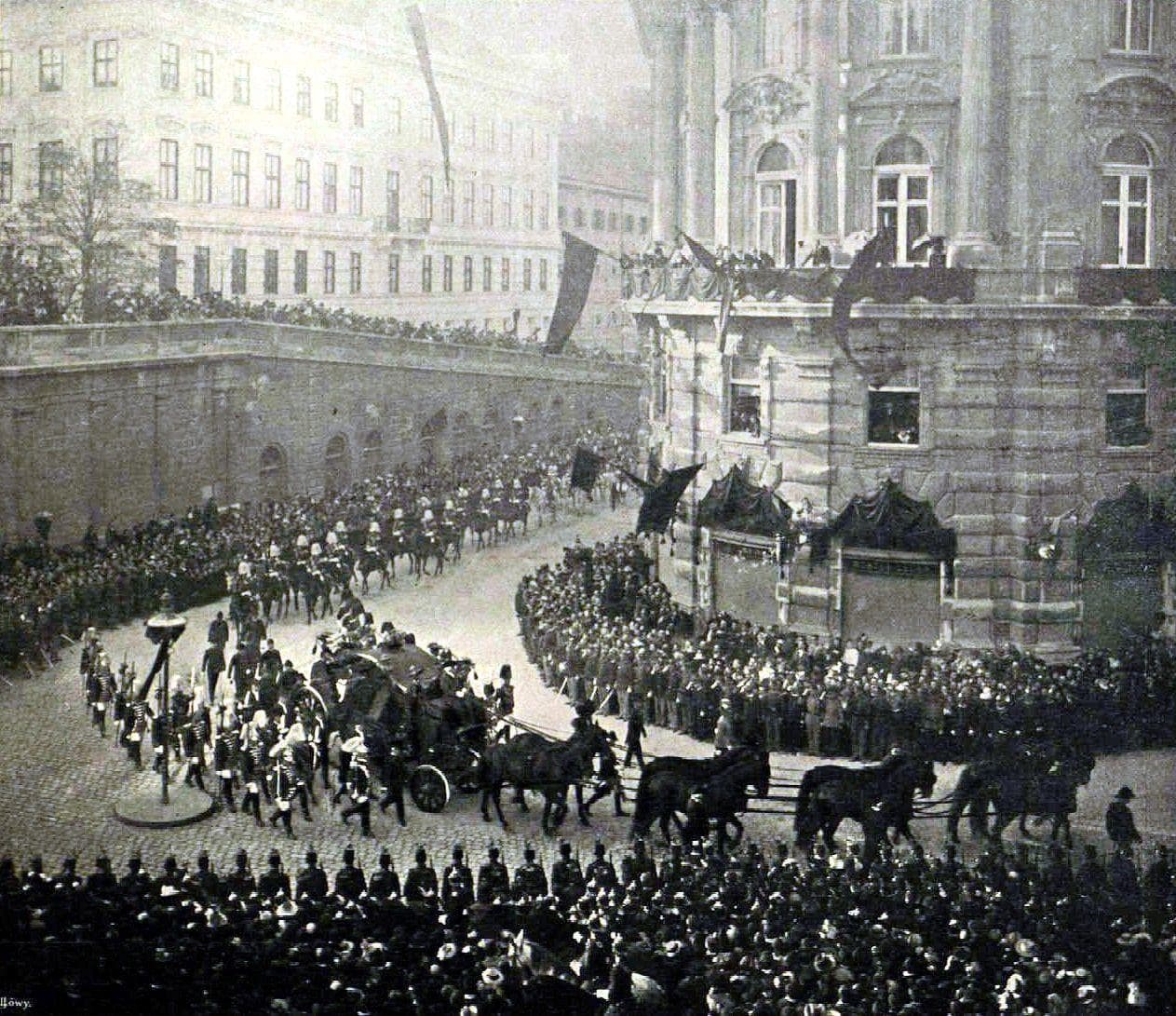 Hauntingly Beautiful Photos From The 19th Century Funerals