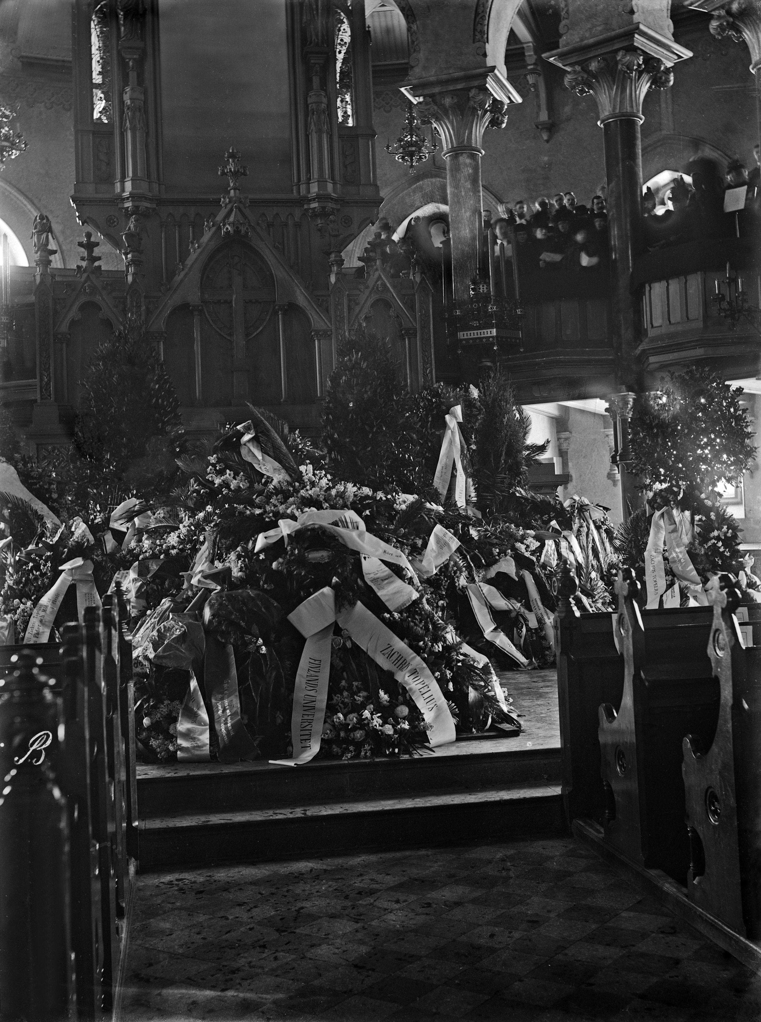 Hauntingly Beautiful Photos From The 19th Century Funerals