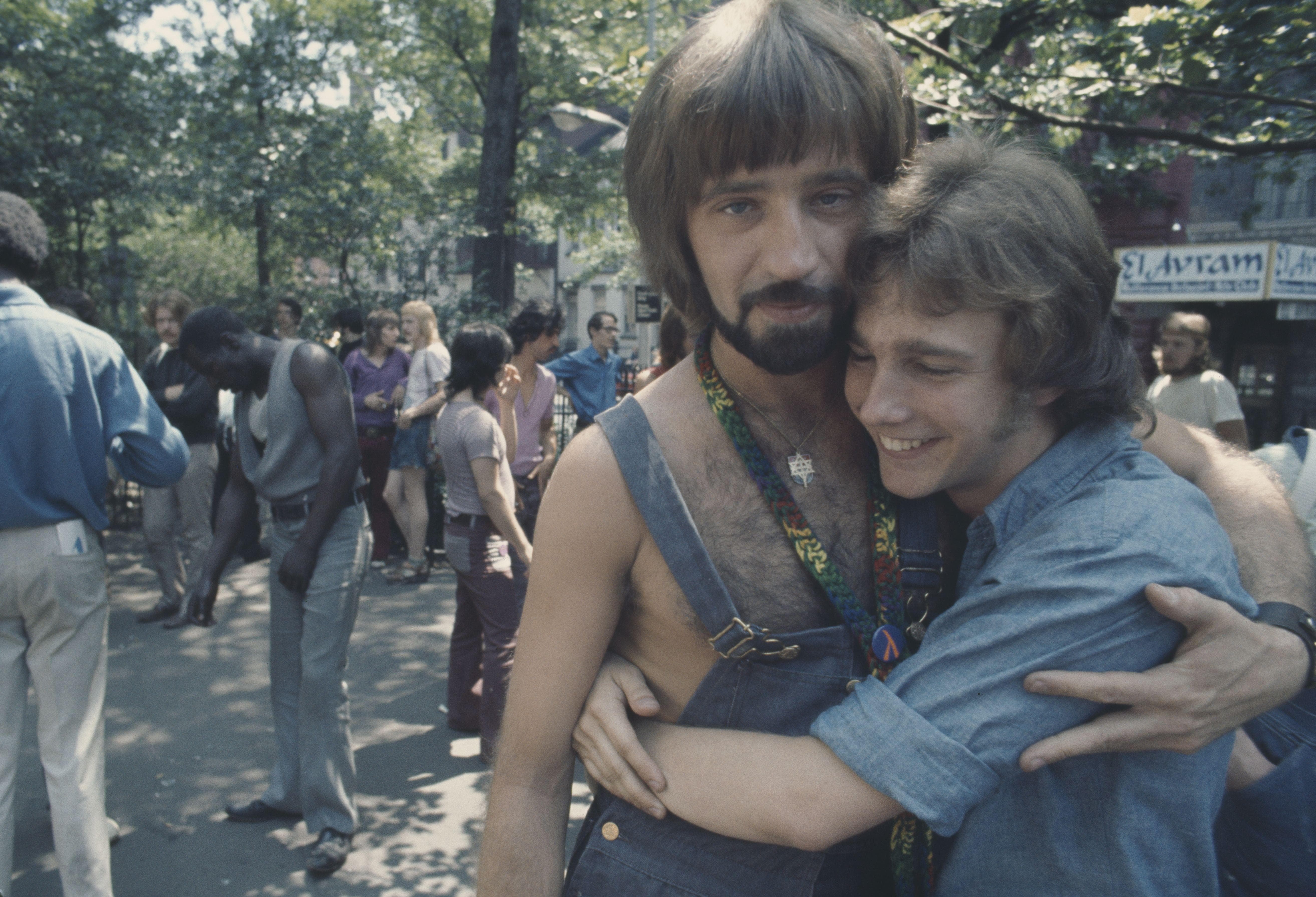 Heartwarming Photos Of Same Sex Couples Throughout History