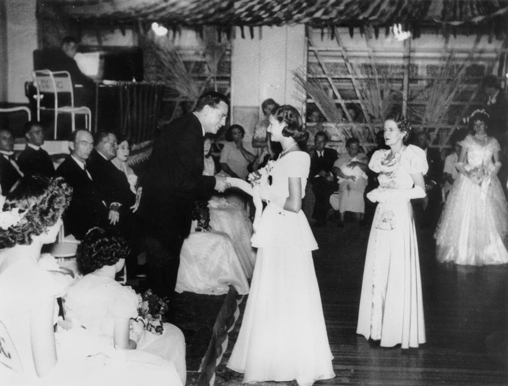 All The Styles High Schoolers Have Worn To The Prom Since Its Inception