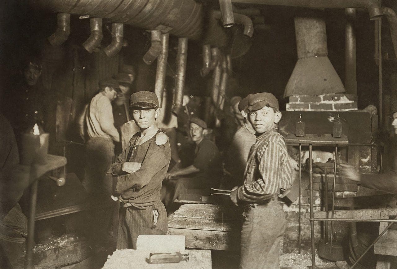 23 Creepy Pictures Of Children Working In Factories