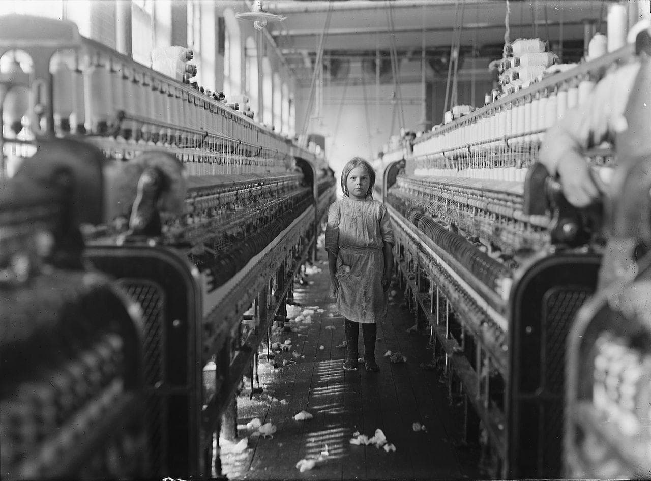 23 Creepy Pictures Of Children Working In Factories
