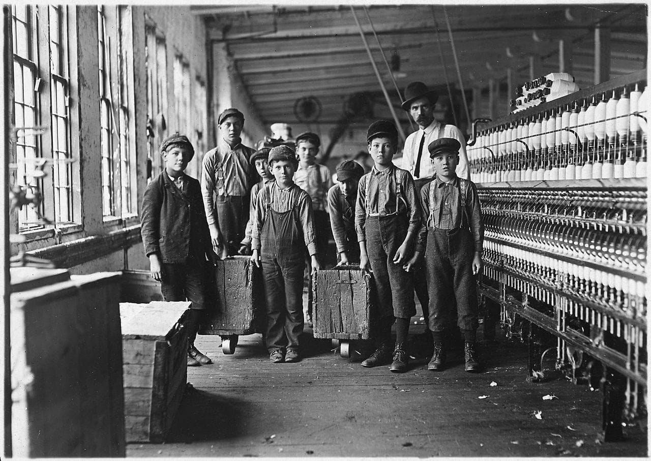 23 Creepy Pictures Of Children Working In Factories