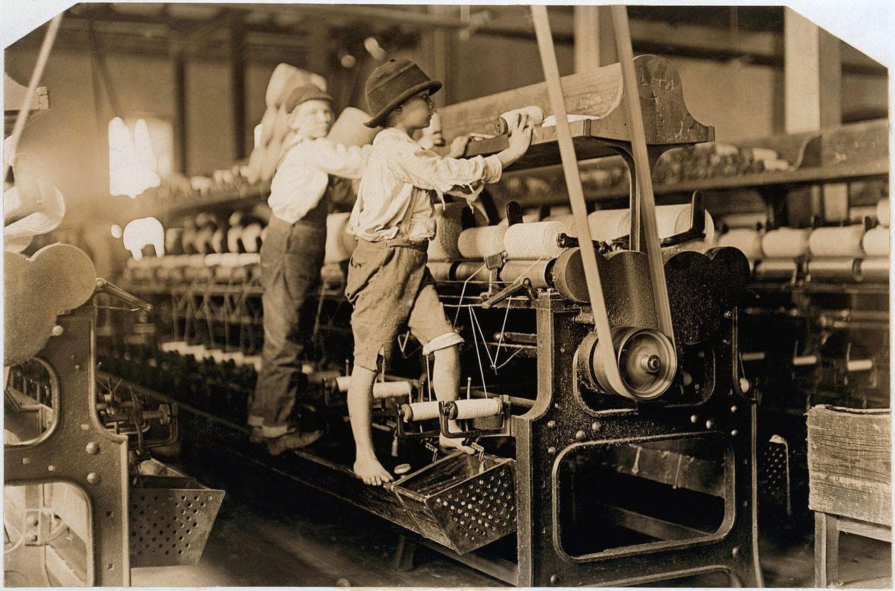 23 Creepy Pictures Of Children Working In Factories