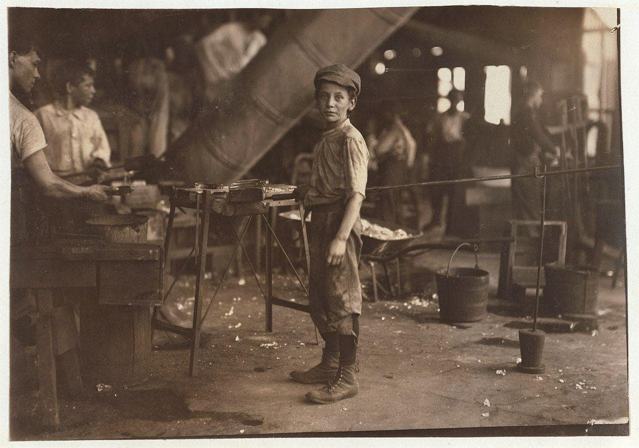 23 Creepy Pictures Of Children Working In Factories