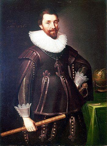 The History Of The Elizabethan Collar: A Fashion Statement And Status ...