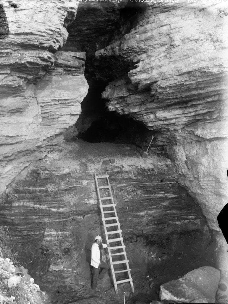 17 Historical Photos Of Caves People With Cleithrophobia Should Avoid