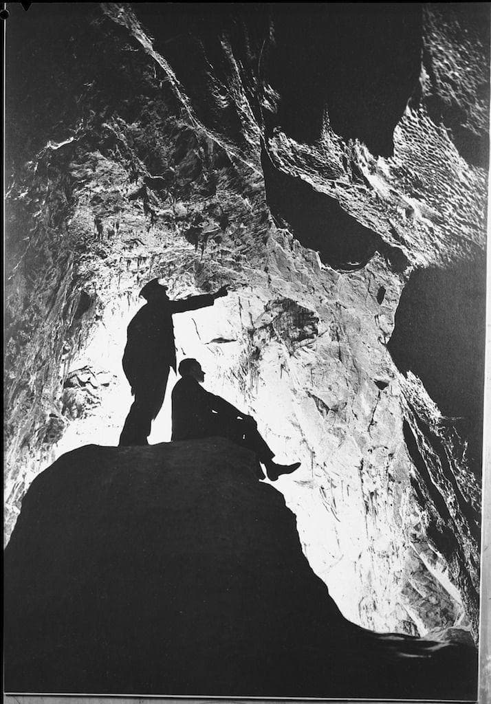 17 Historical Photos Of Caves People With Cleithrophobia Should Avoid