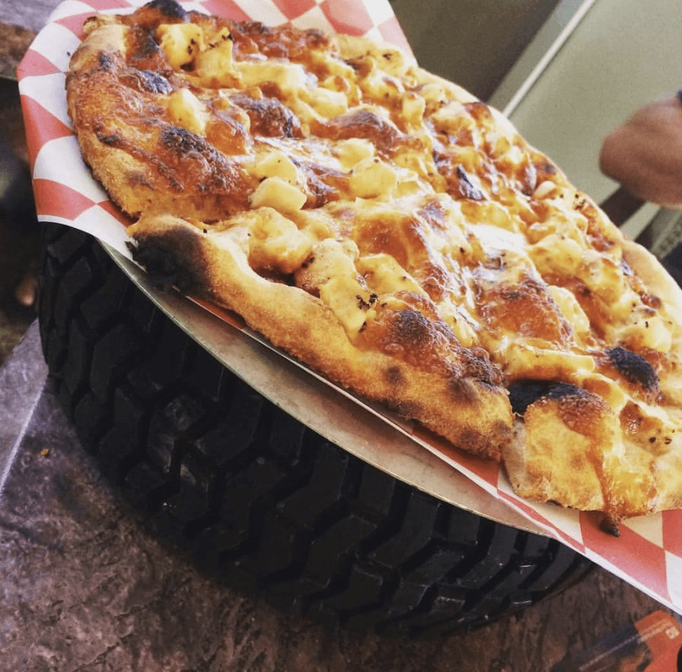 31 Heinous Pictures Of Restaurants That Need To Learn How To Use Plates ...