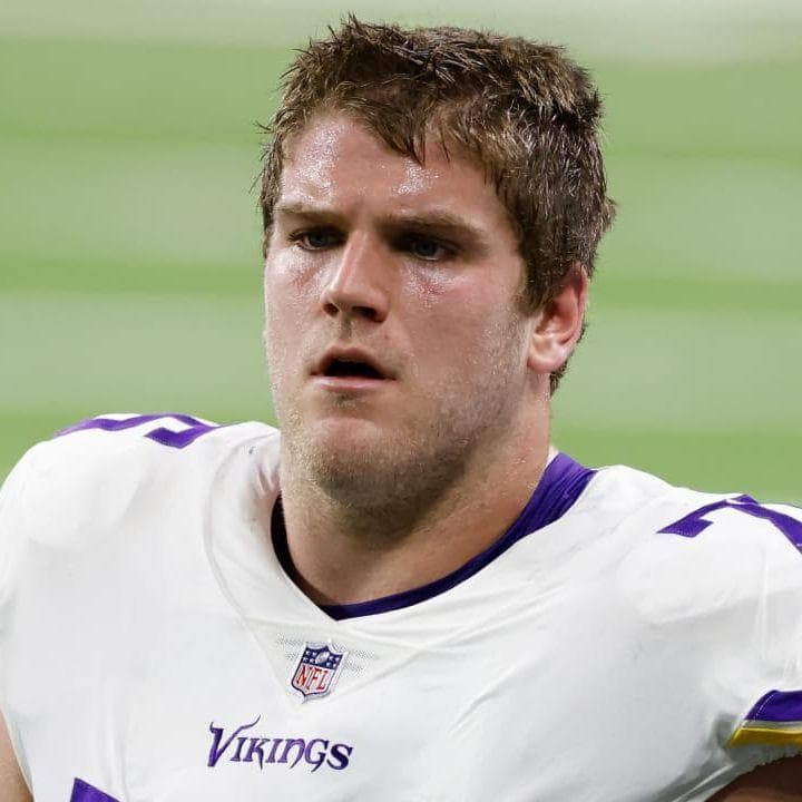 The 25+ Tallest NFL Players Right Now, Ranked