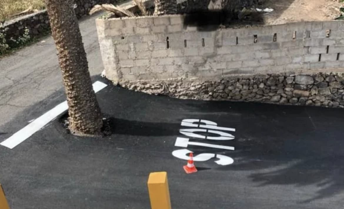 34 Photos Of People Who Had One Job And Failed
