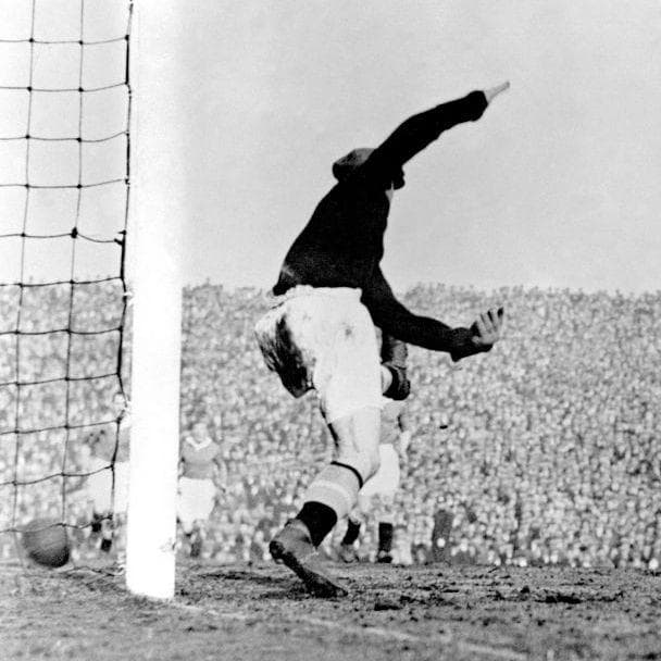 The 17 Best Chelsea Keepers Ever, Ranked By Soccer Fans